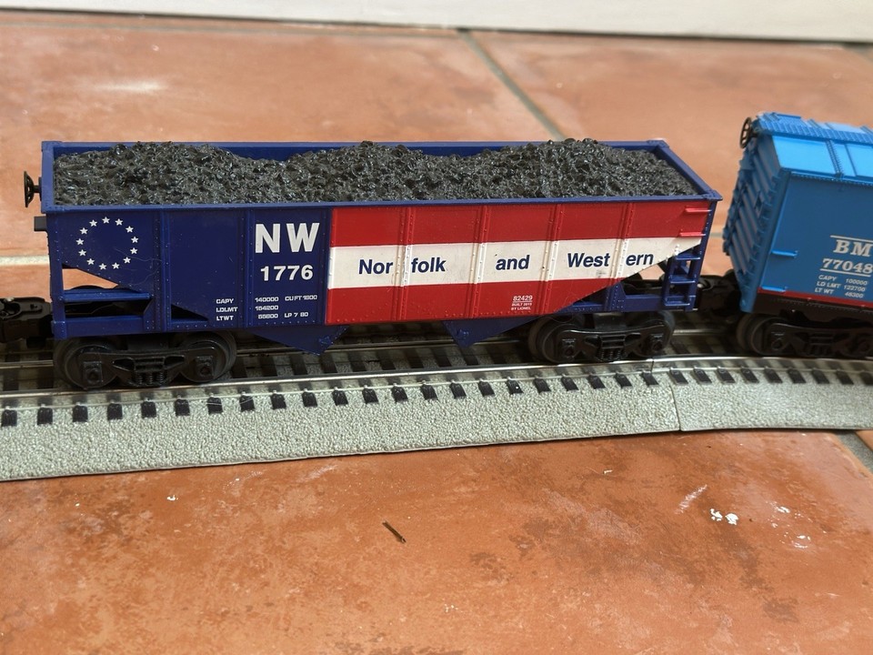 Lionel 6-82427 "The Patriot" LionChief Remote U36B Diesel Freight Set ...