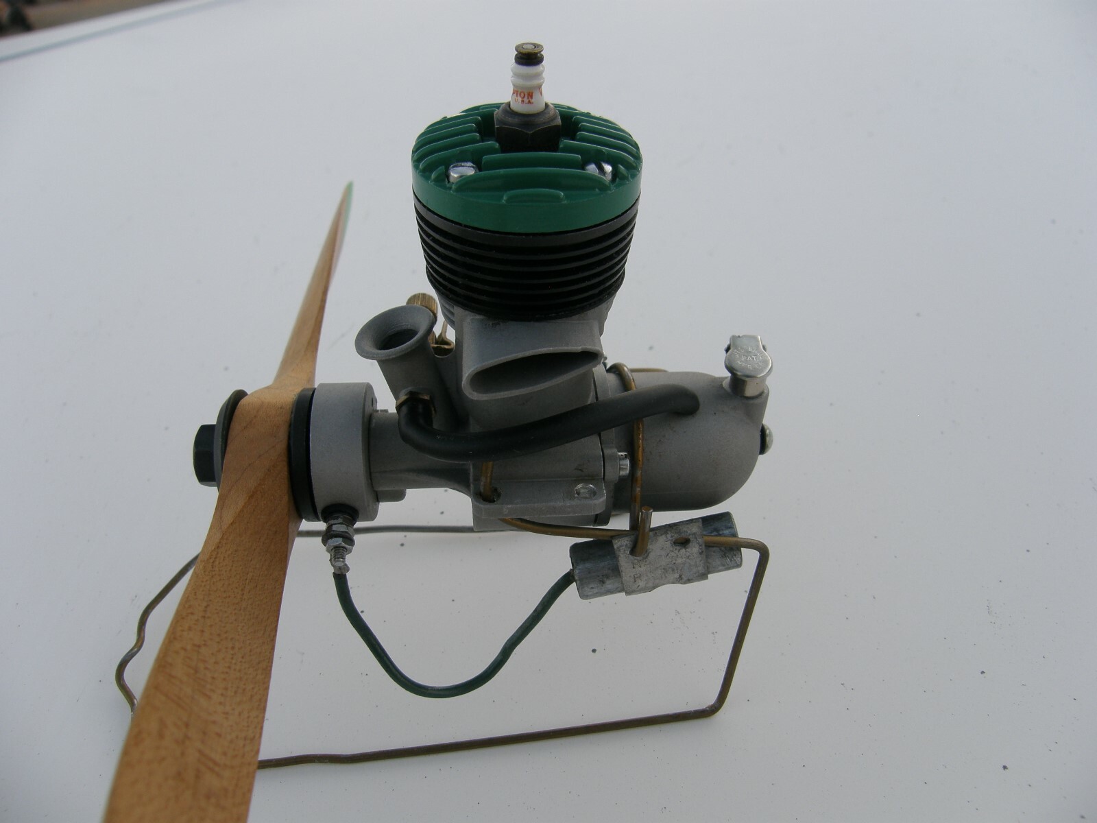 K&B TORPEDO 29 IGNITION MODEL AIRPLANE ENGINE #394 w/ Fuel Tank,Coil ...