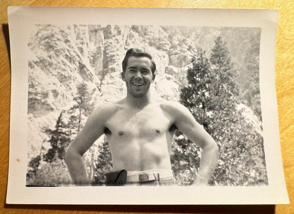 HANDSOME SOLDIER Man SHOWS off SHIRTLESS MUSCLE PHYSIQUE vtg 1950s GAY ...