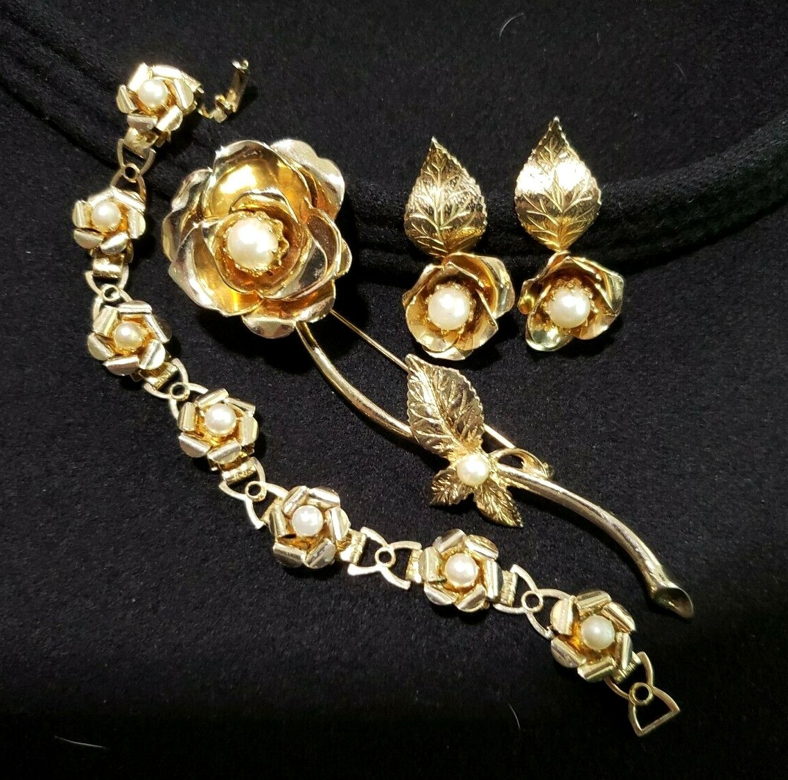 CORO Vintage PARURE fx PEARL Gold Tone Flowers - Brac… - Gem