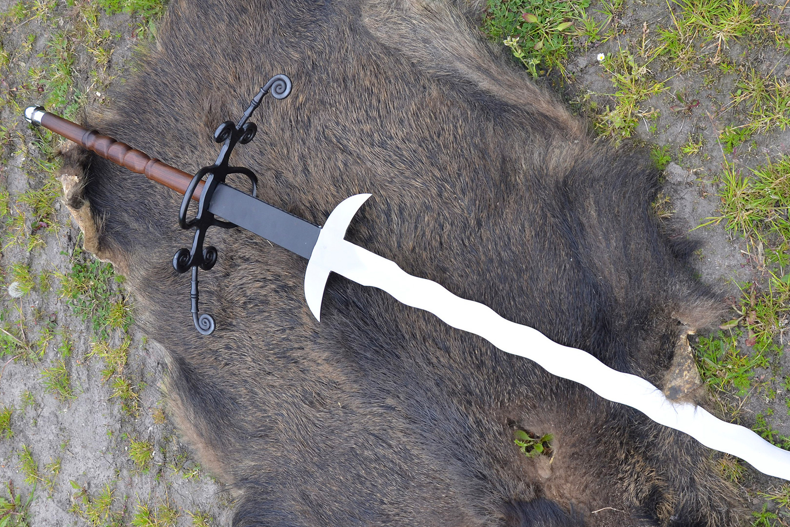 Flambard - Two-handed sword with leaves of fire | eBay