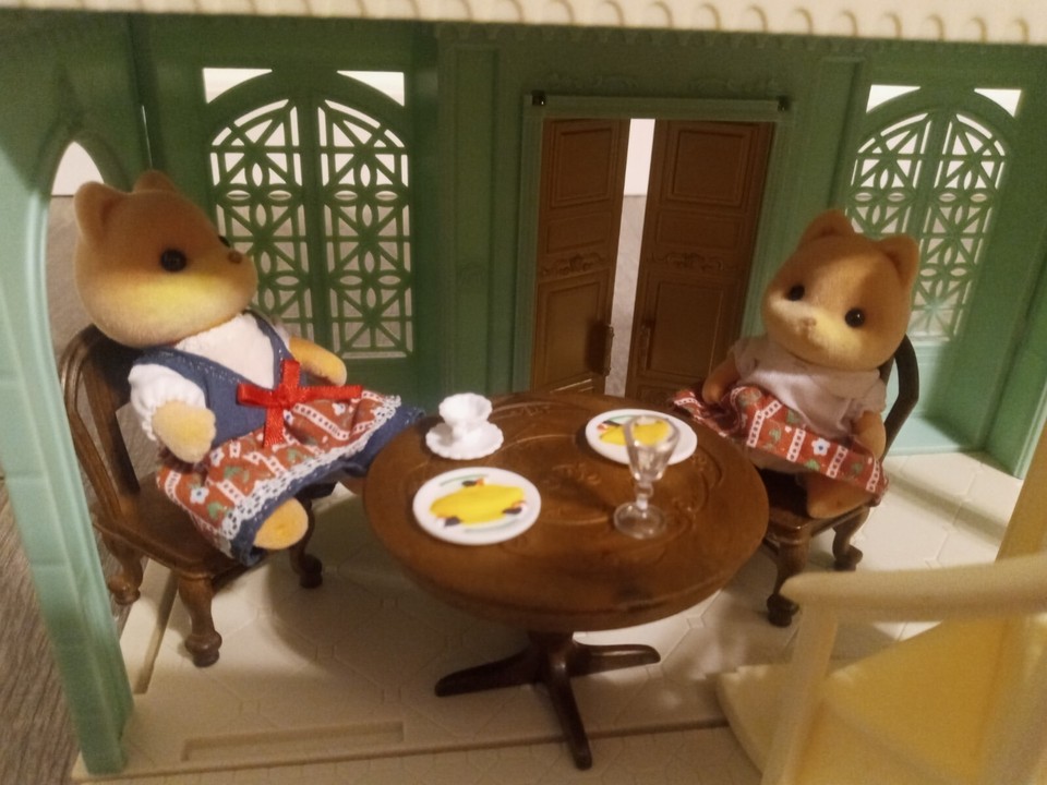 Sylvanian Families Calico Critters Town Series Delicious Restaurant | eBay