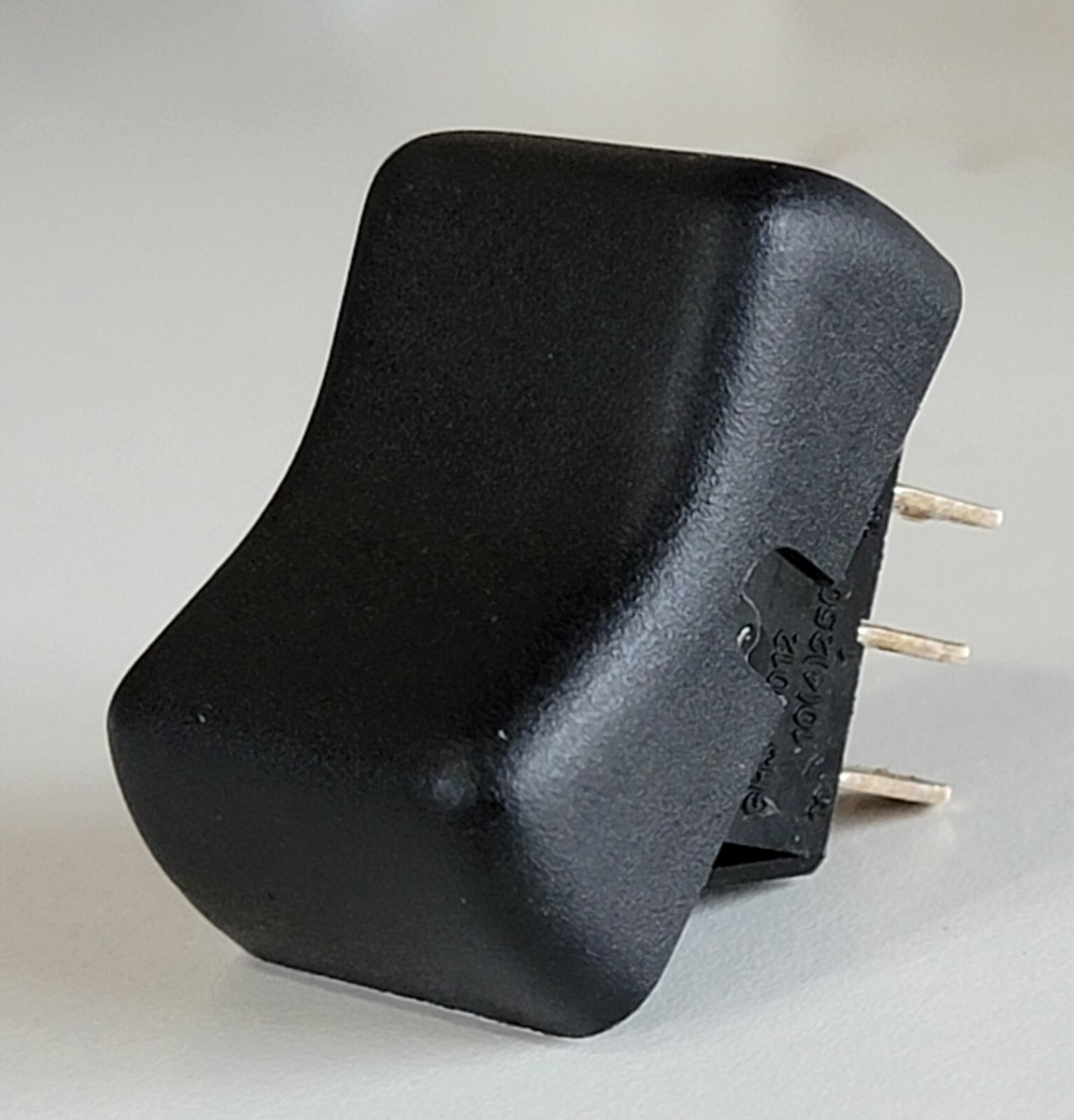 CW CONTOURED ROCKER SWITCH GRS-4012 16A 125-250 VAC SPDT ON/ON BLACK RV ...