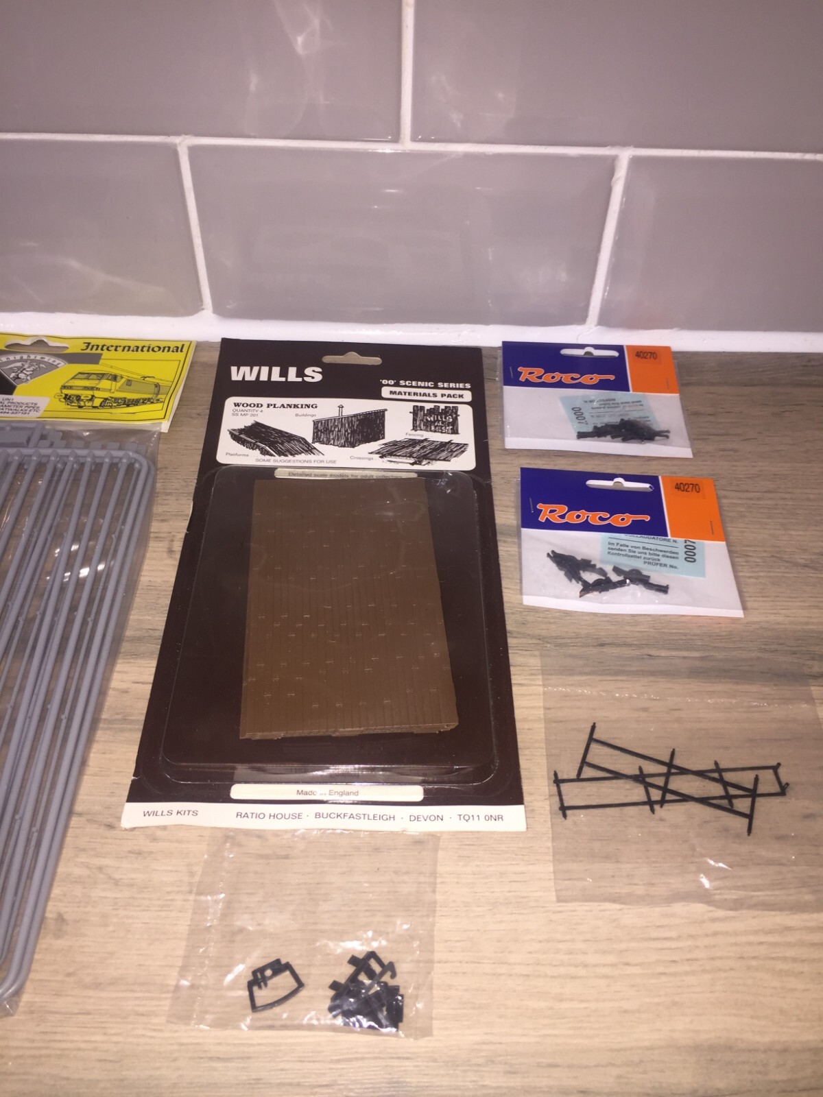 Knightwing UN1 OO Gauge Pipes, Willls Wood, 2 Roco 40270 + More Plastic ...