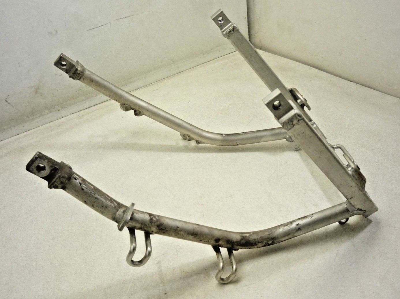 SUZUKI 97 98 99 00 GSXR600 GSXR 600 REAR SUB FRAME SUBFRAME 43980-33E20 ...