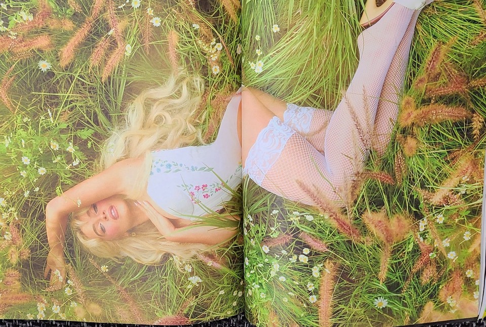 ROLLING STONE MAG. ISSUE 1401/1402 JULY-AUG 2025 Sabrina, Superstar, Eric Church | eBay