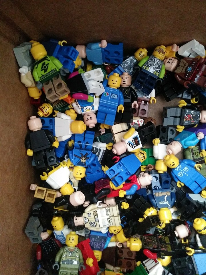LEGO LOT OF 10 RANDOM MINIFIGURES GREAT VARIETY PEOPLE CITY TOWN SPACE ...