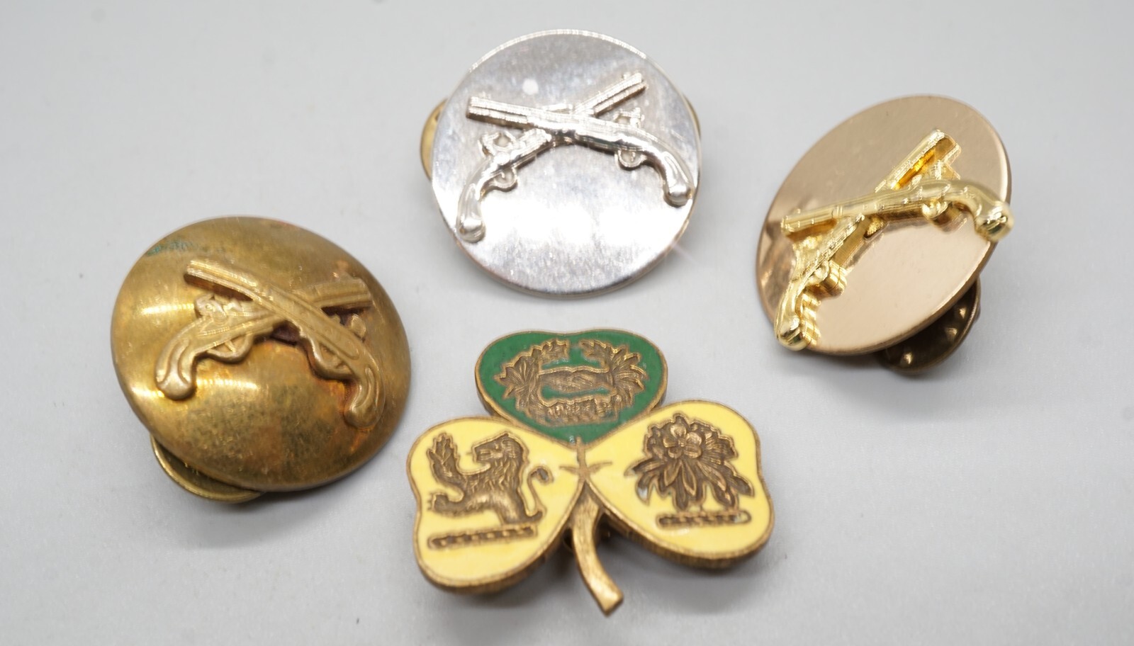 WWII 38th Infantry Div. Military Police Company DI Pin & Enlisted Discs ...