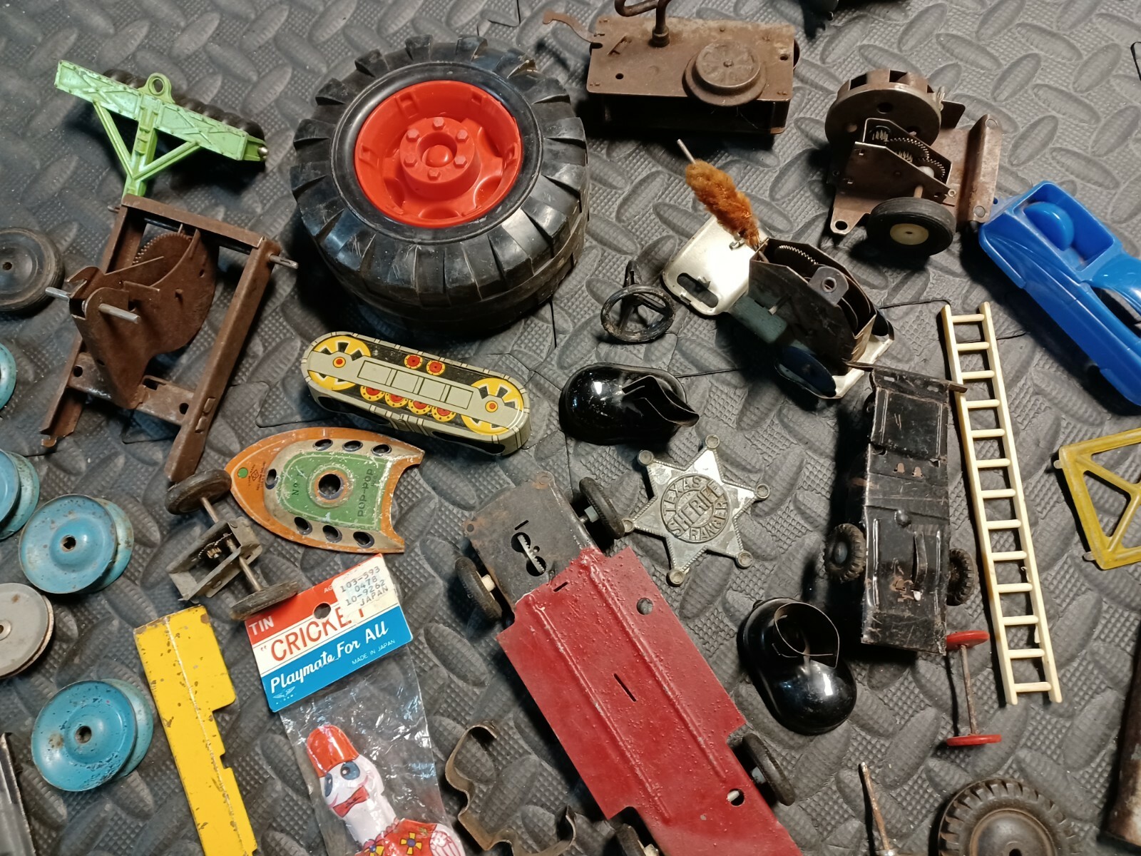 Vintage Tin Toys Marx Wyandotte Structo Tonka Japan Tin Toy Parts Lot ...