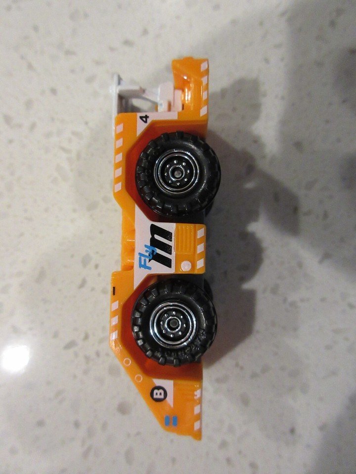 2014 Matchbox MBX Airport Runway Wrangler Tug Orange 1:64 Diecast Toy ...