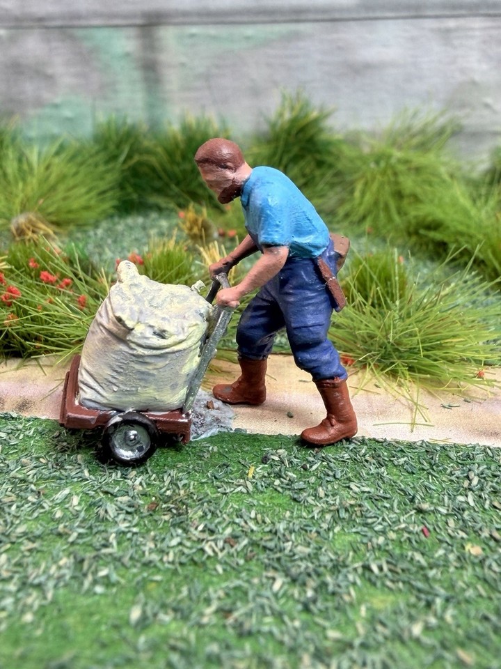 OO SCALE MODEL Railway Figure Man With Barrow 3d Printed Hand Painted ...