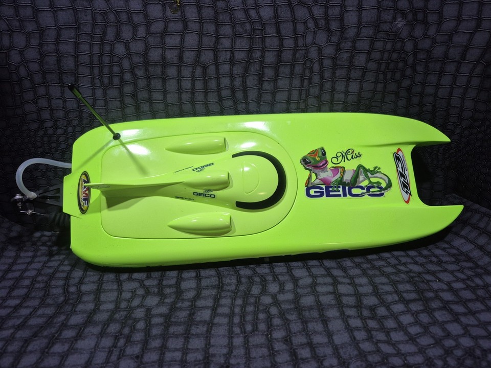 Miss Geico Catameran pro boat 17" New Unused Boat "Mint Condition!" | eBay