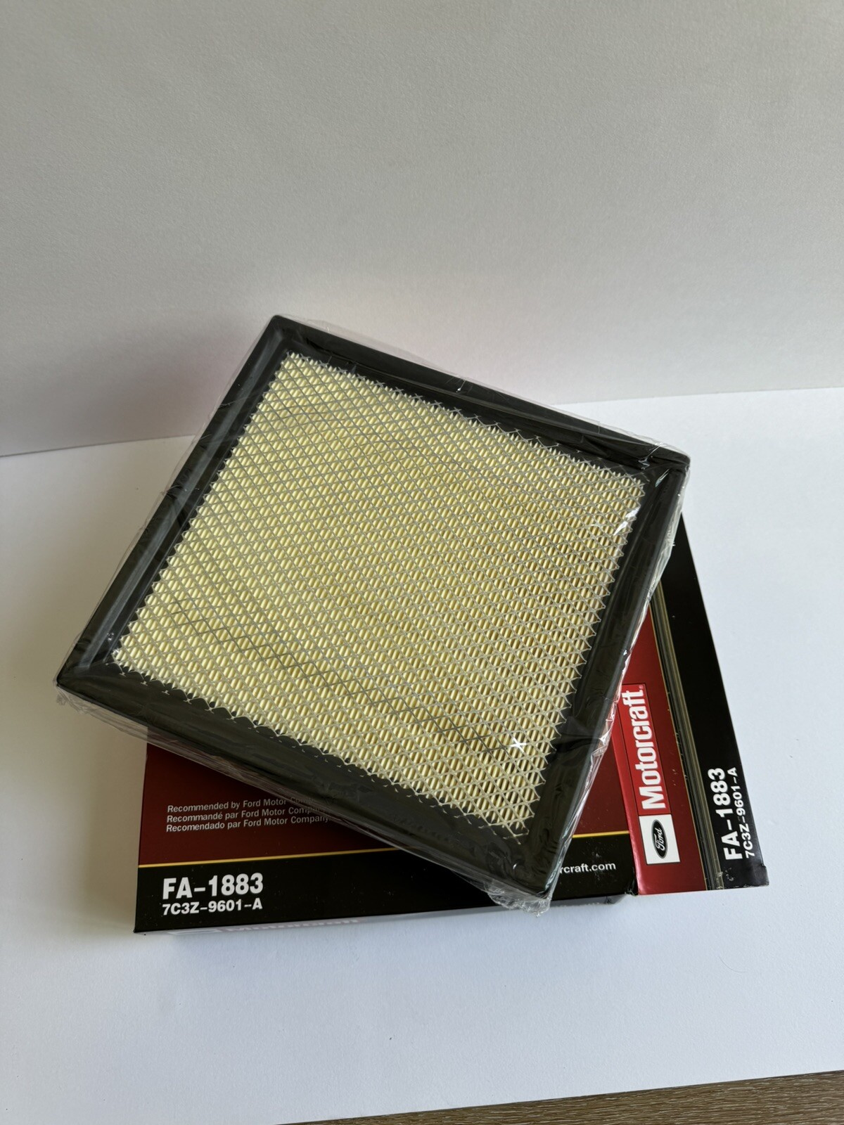 MOTORCRAFT FA1884 - Air filter cross reference