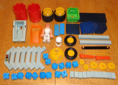 Construx parts lot J - CONSTRUCTION theme vintage figure cockpit wheels ...