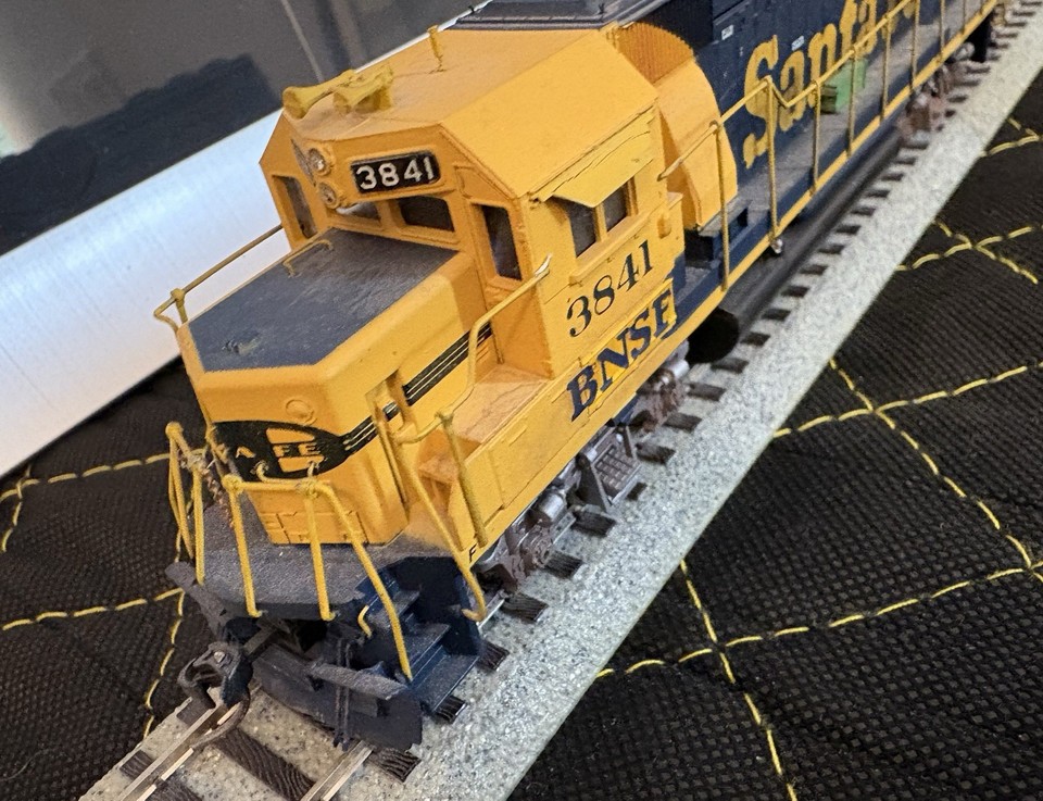 Custom Weathered HO Scale Athearn Genesis GP50 BNSF #3841 Ex Santa Fe ...