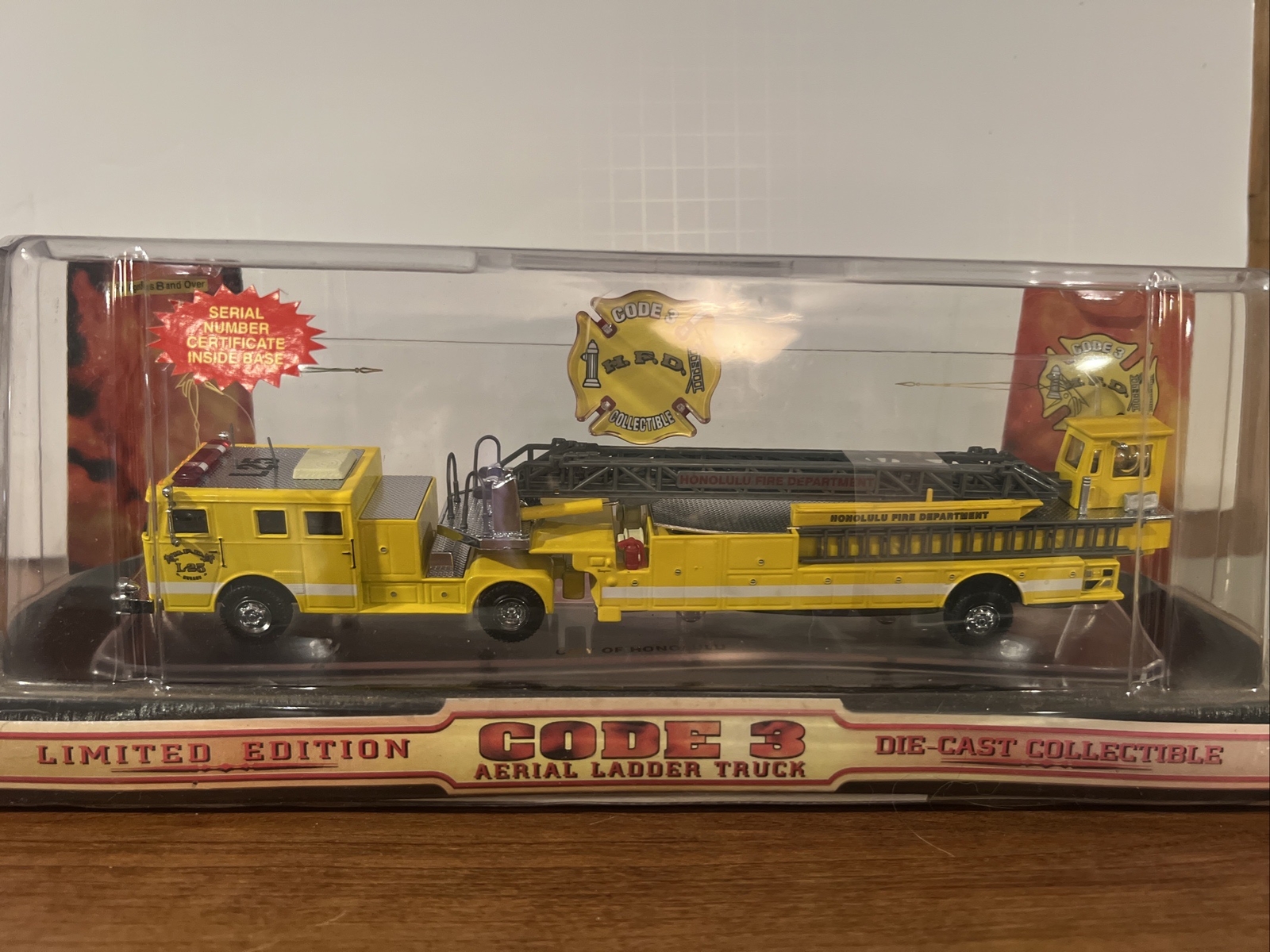 CODE 3 Honolulu HI Fire Seagrave L-25 Ladder Truck 1:64 Scale, New ...