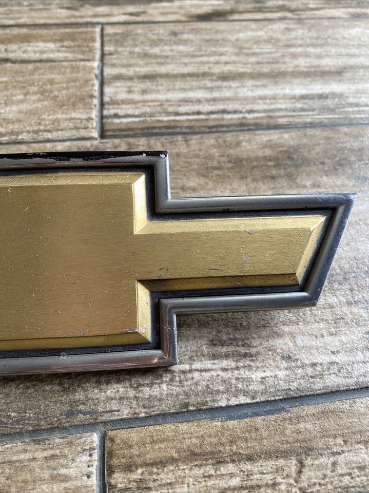 1983 - 1987 Chevy Truck C10 C20 Silverado - Bow Tie Grille Grill Emblem ...