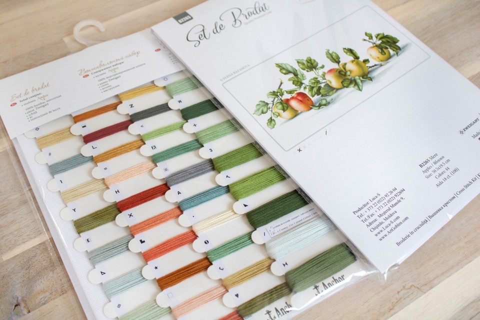 DIY Needlepoint Counted Cross Stitch "Apples" Embroidery Kit Luca-S ...