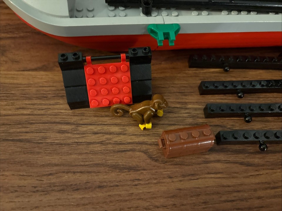 LEGO Pirates - Captain Redbeard's Pirate Ship Set 7075 Hull Masts And ...