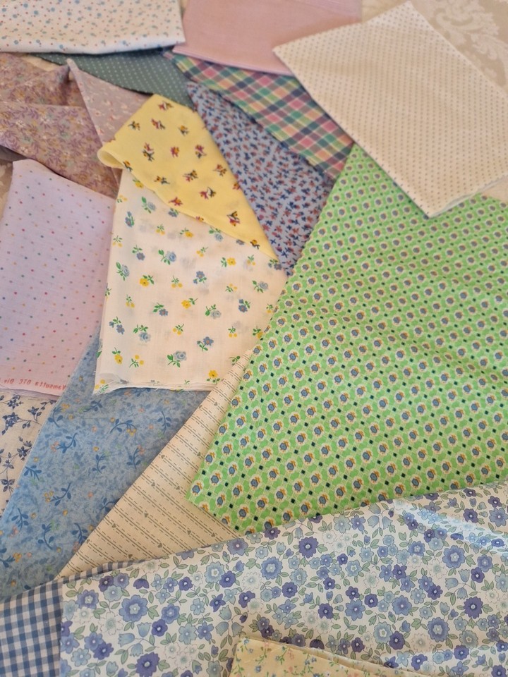 26 Pc. Vintage Lot of Calico Fabric Scraps, Doll Cloths, Quilt Tiny ...