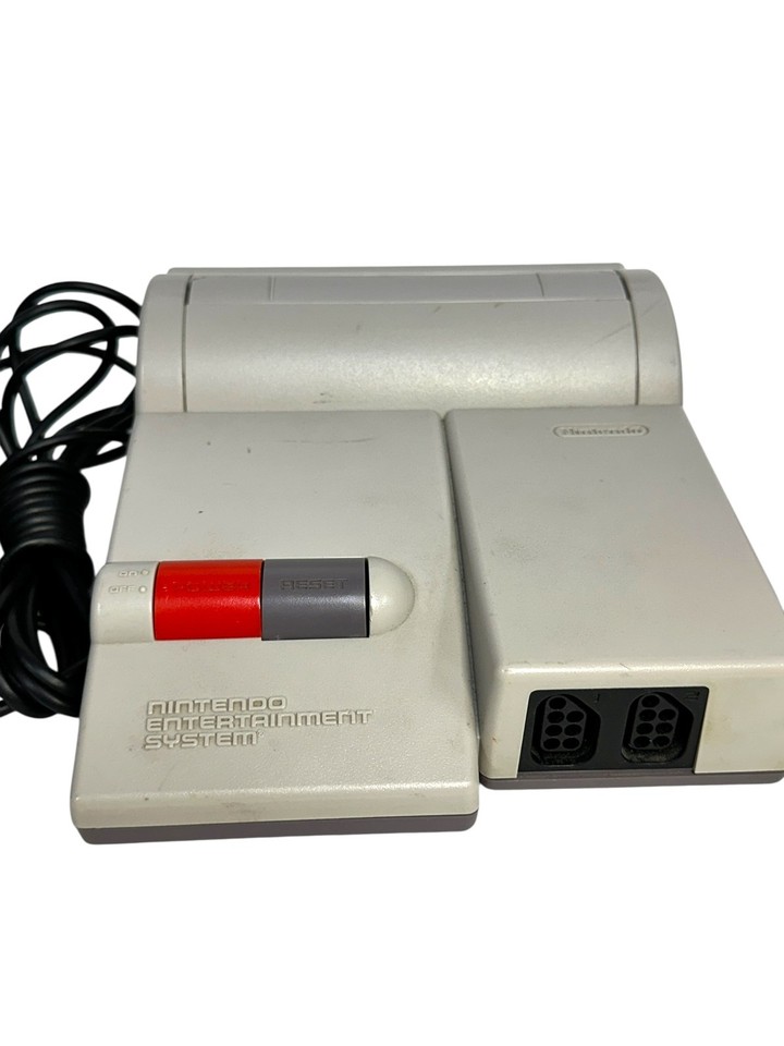 Nintendo NES-101 Top Loader Console w/ OEM controller & cables TESTED ...