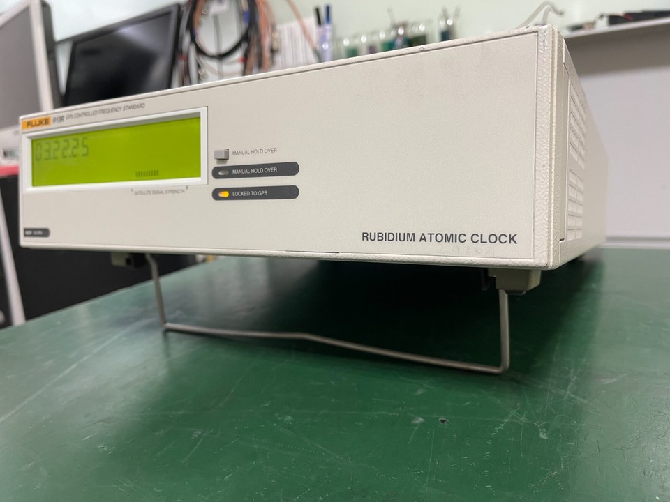 Fluke 910R GPS Controlled Frequency Standard _ 736 | eBay