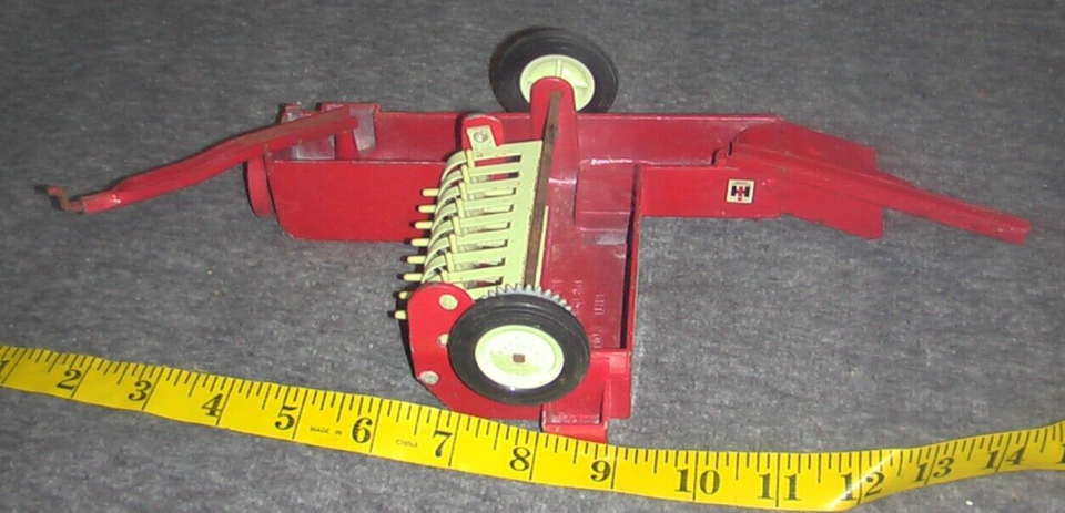 Vintage 1970's ERTL International Harvester 1:16 Farm Tractor Square ...