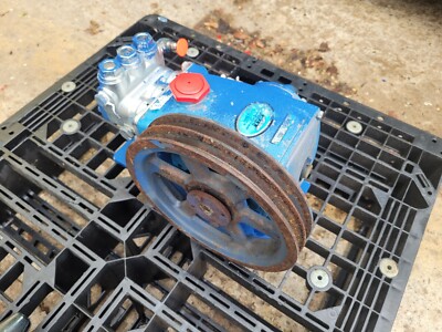 CAT Pump Model 550 5 GPM / 3000 PSI Belt Drive 7 Frame Plunger PD ...