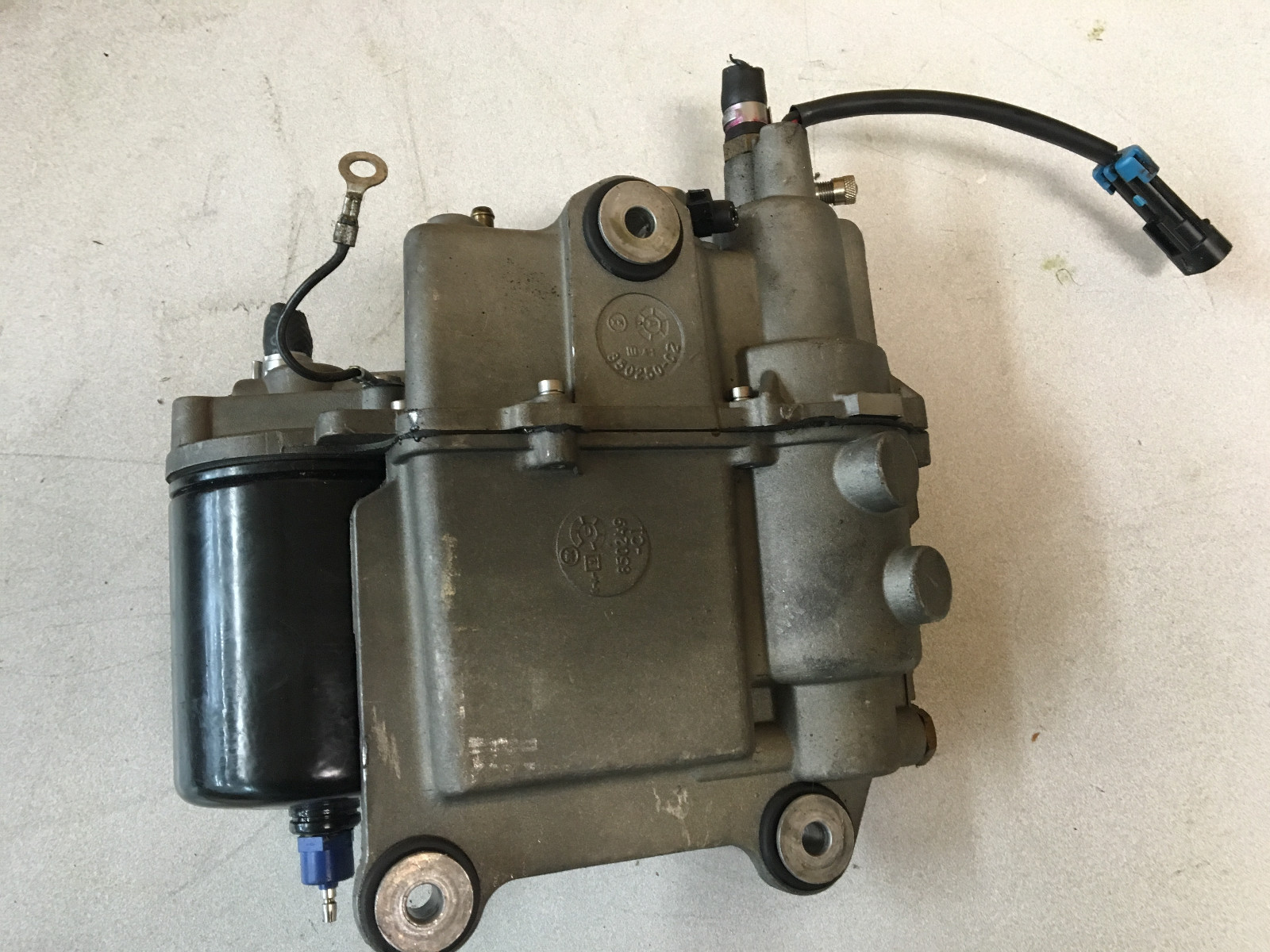 2002 Mercury 175 HP 2.5 V6 EFI 2 Stroke Outboard VST Fuel Pump ...