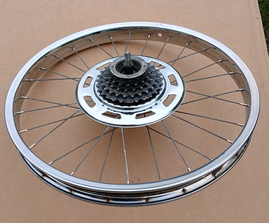 Beautiful 1970s Schwinn Stingray 5-speed S2 Stamped double knurl Wheel ...