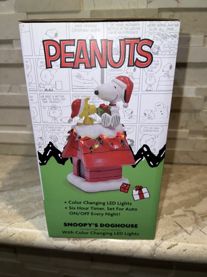 Peanuts Snoopy’s Dog House Color Changing LED Christmas Lights Figurine ...