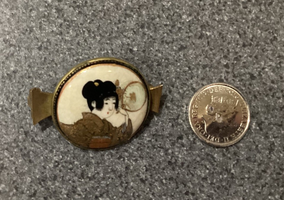 Antique Japanese Satsuma Geisha Girl Porcelain Brooch/Button | eBay UK