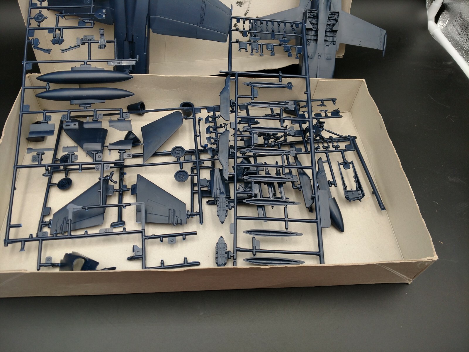 REVELL BLUE ANGELS F-18 HORNET PLASTIC MODEL 1:48 SCALE | eBay