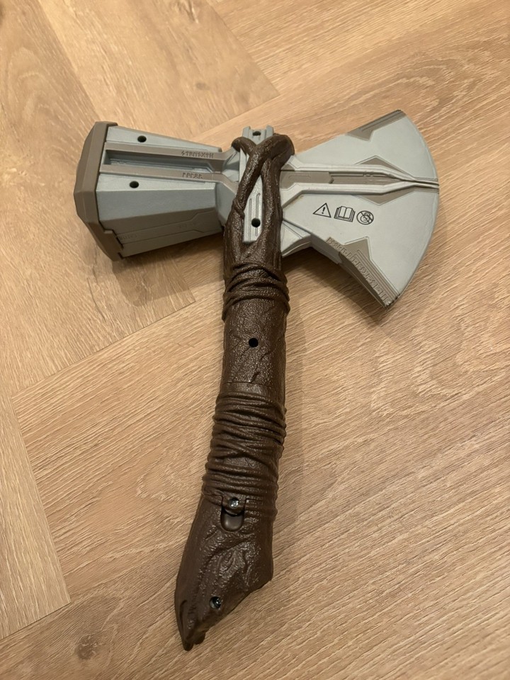 Hasbro Marvel Avengers Infinity War Thor's Stormbreaker Electronic Axe ...