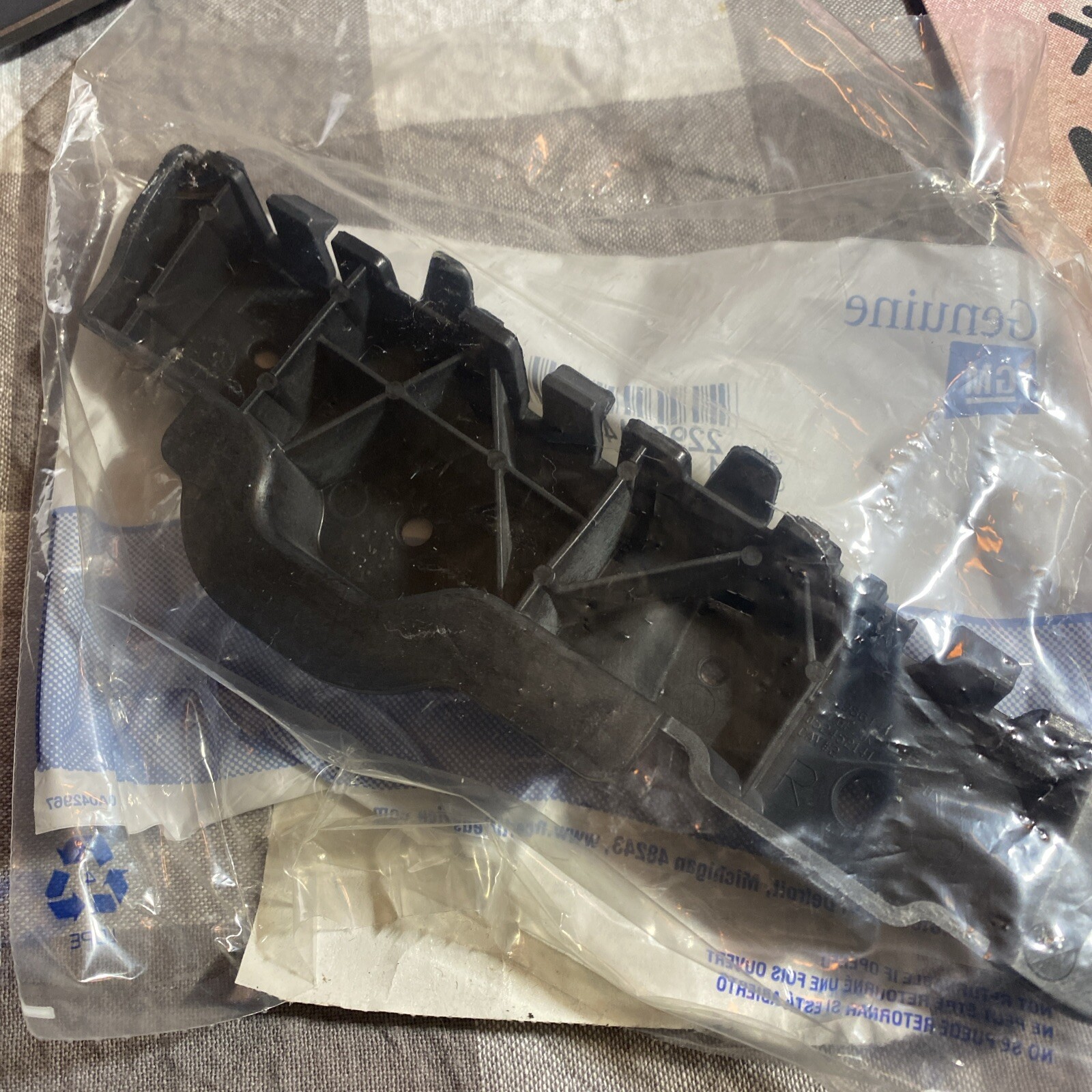 Genuine GM 22986141 OEM Front Fender Side Retainer 2013-2016 Chevrolet ...