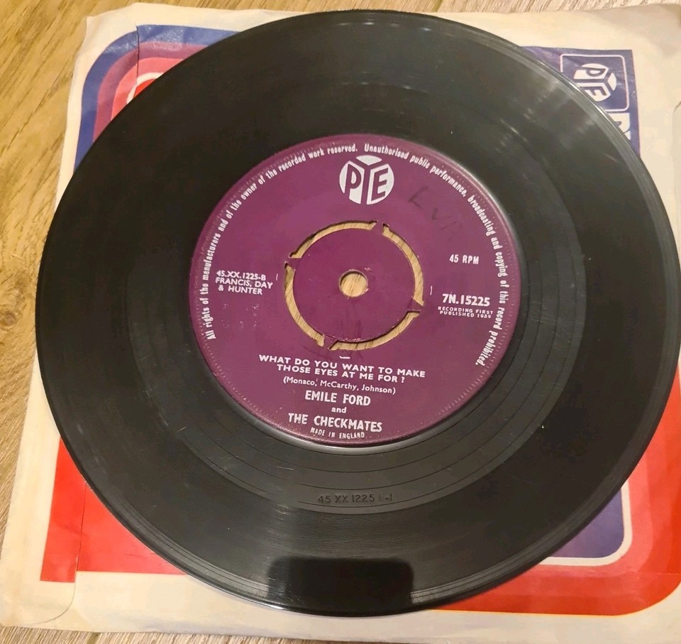 Job lot of 50s classic 7" vinyl 45rpm Buddy Holly, Paul Anka, Peggy Lee ...