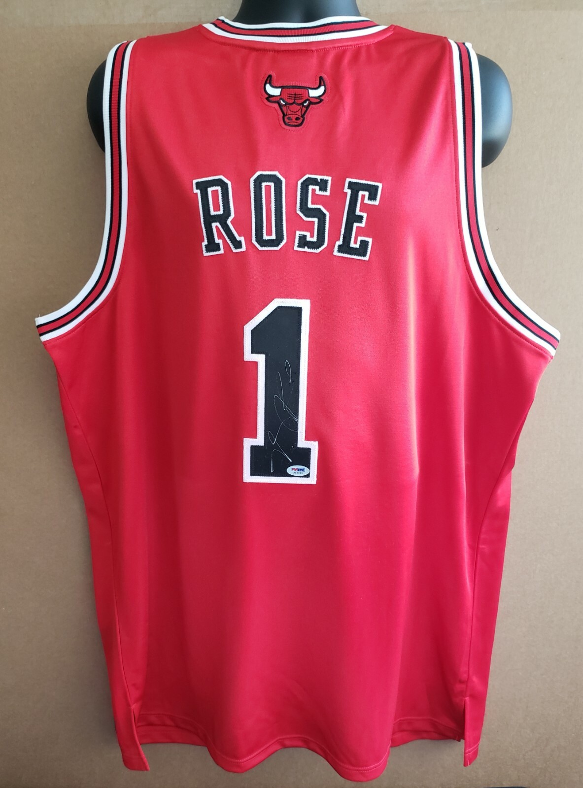 Derrick Rose Autographed Memorabilia | Signed Photo, Jersey ...