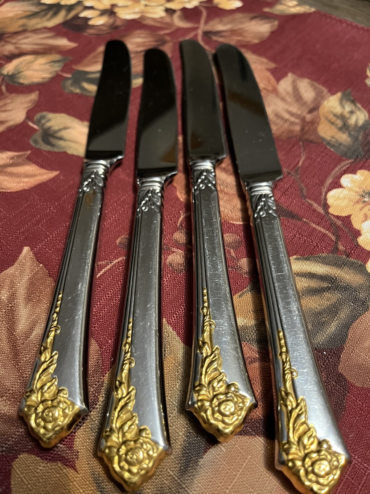 GOLDEN DAMASK ROSE 4 Dinner Knives Oneida Heirloom Cube Stainless ...