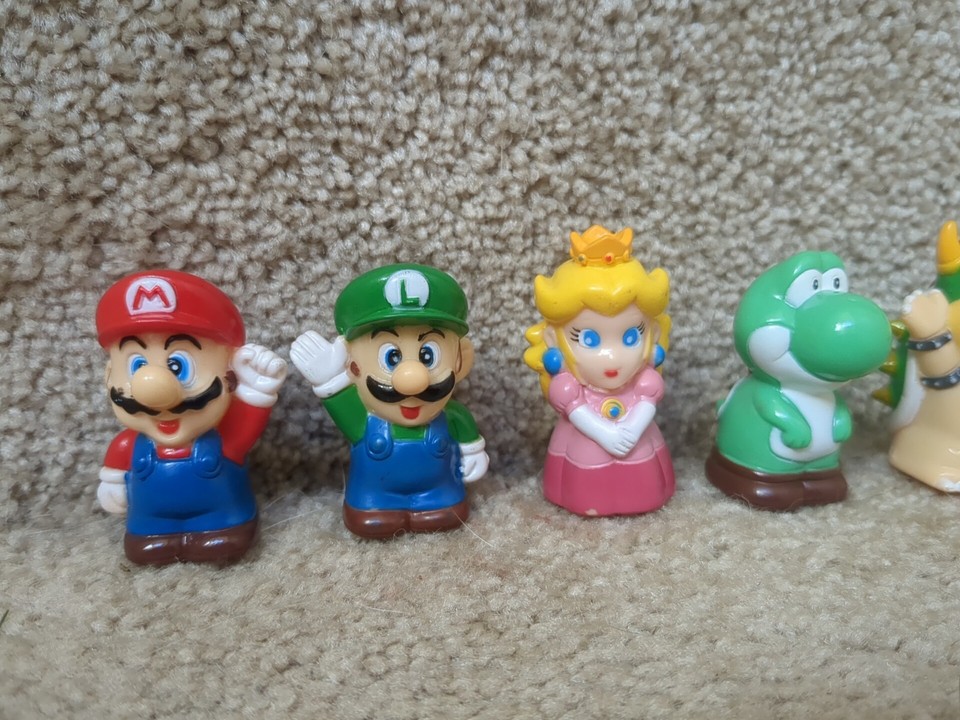 Rare SUPER MARIO KART Finger Puppet Figure set Luigi Peach Bowser Yoshi ...