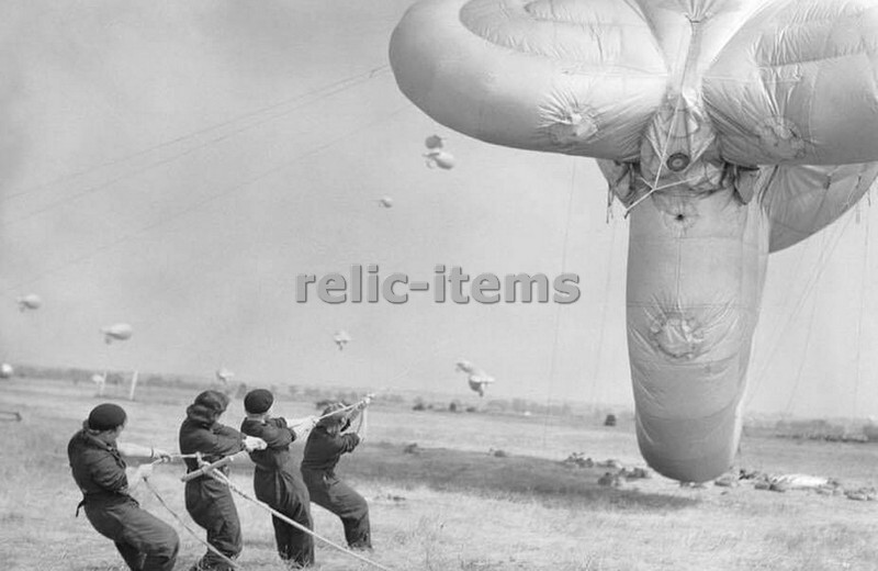 WW2 PICTURE PHOTO UK WOMENS WITH BARRAGE BALLOON 6870 | eBay