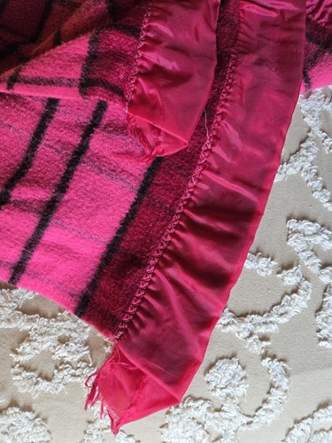 Vintage Pink Raspberry Plaid Soft Camp Blanket Satin Trim 72 X 86 ” Med ...