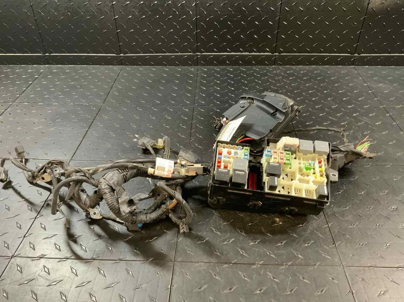 2017 Ford Escape Engine Fuse Box 1.5L AT 4x4 (AV6T-14A067-AD) | eBay