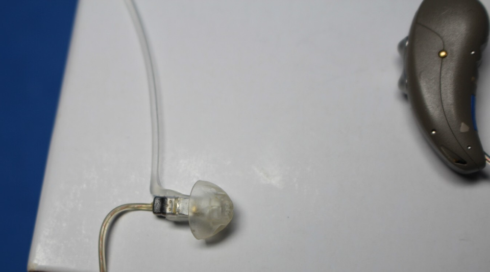 Rexton Quintra 3S behind the ear hearing aids Remote batteries charger ...