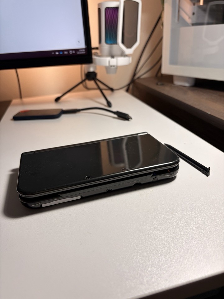 New Nintendo 3DS XL Black IPS Screen | Region-Free CFW | Stylus SD ...