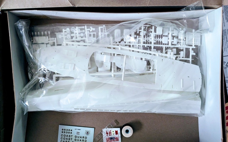 COAST GUARD PATROL BOAT 1:82 SCALE MODEL KIT LINDBERG 70887 NEW OPEN ...