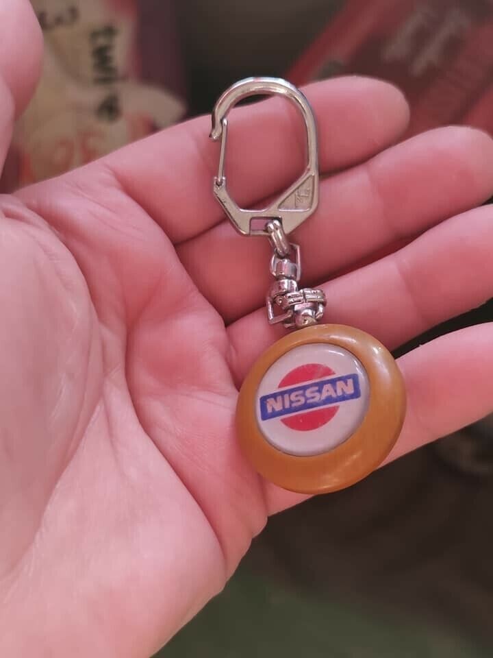 🔴NISSAN - Japanese Famous Car Company - well made vintage keychain🔴Type ...