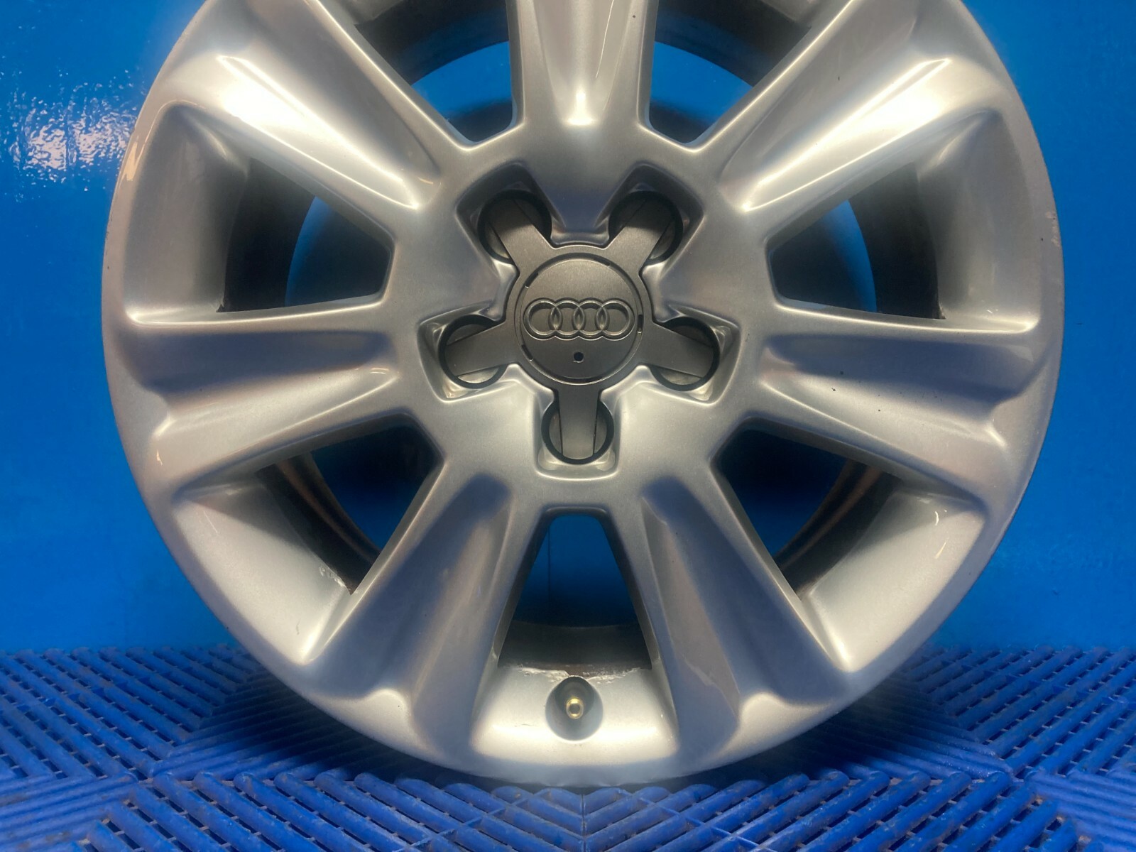 8X0601025 Genuine Audi A1 2011 - 2014 Alloy Wheel Rim 15" With Tyre for ...