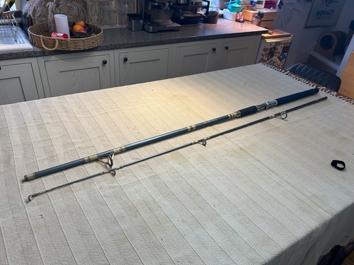 Shakespeare Alpha fishing rod. 1570-270, 2.70m, Action B40-80. Blue ...