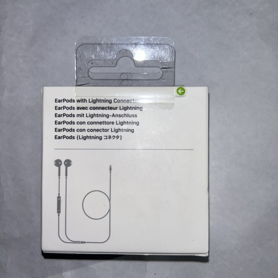 Apple EarPods In-Ear Headphones with Lightning Connector - MMTN2ZM/A | eBay
