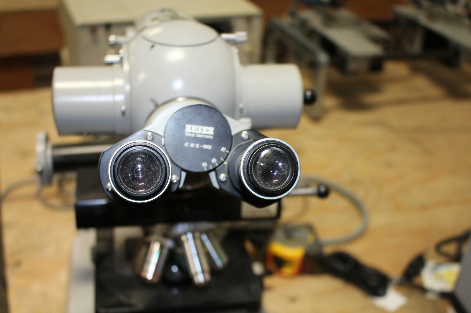 Zeiss Microscope W/ 5 Objectives & Eyepieces LOADED | eBay